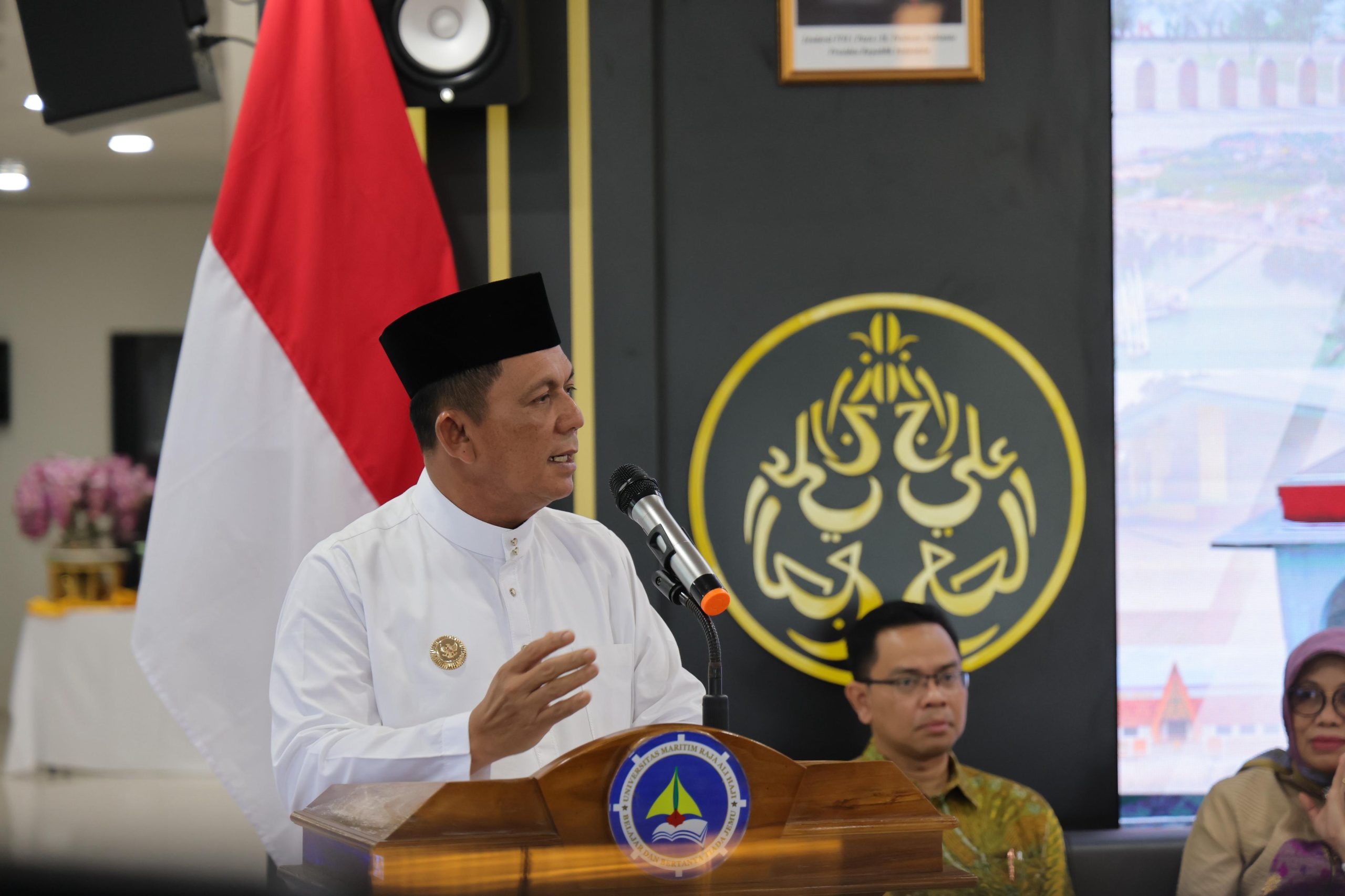 Gubernur Ansar Ahmad Dampingi Mendiktisaintek RI Berdialog di UMRAH ...